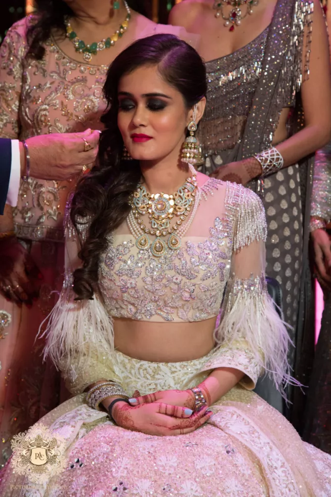 Trendy And Stylish Choli Designs For This Wedding Season