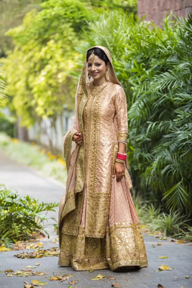 Trendy And Stylish Choli Designs For This Wedding Season